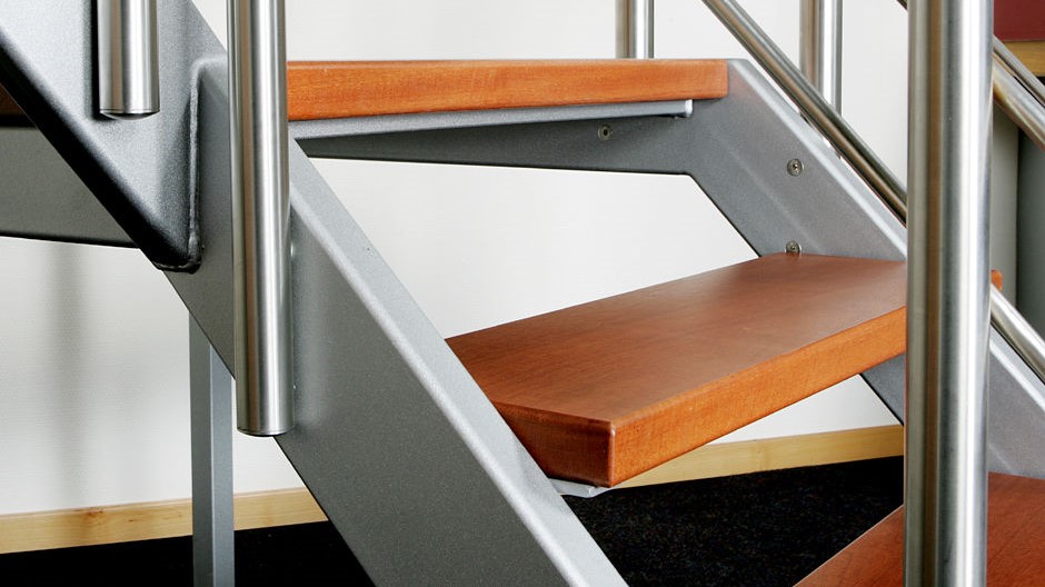 Nieuwe trappen op maat uitgevoerd door Henk van Leeuwen